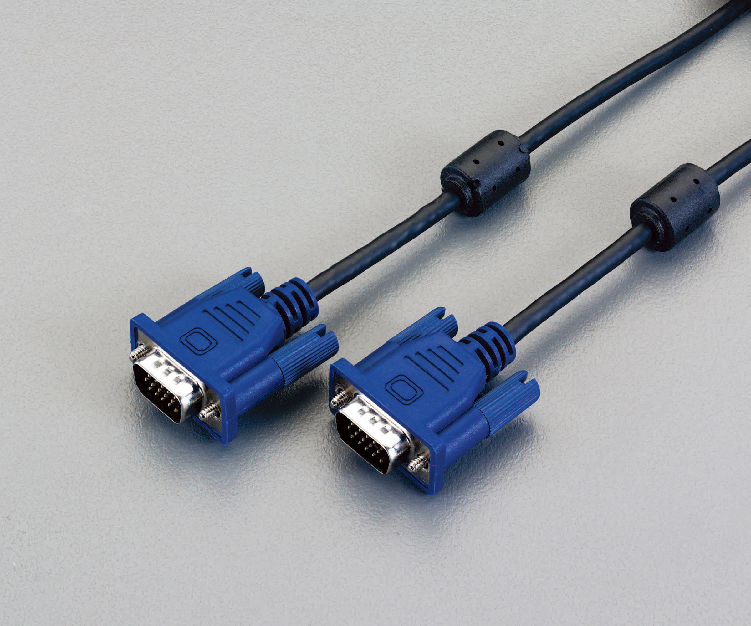 ●長さ:1mD-Sub15ピン(ミニ)オス D-Sub15ピン(ミニ)オスD-Sub15ピン(ミニ)コネクタのアナログ出力端子を持つパソコンと、入力端子を持つディスプレイを接続する時に使用します。直径4.5mmのスリムケーブルですっきり配線...