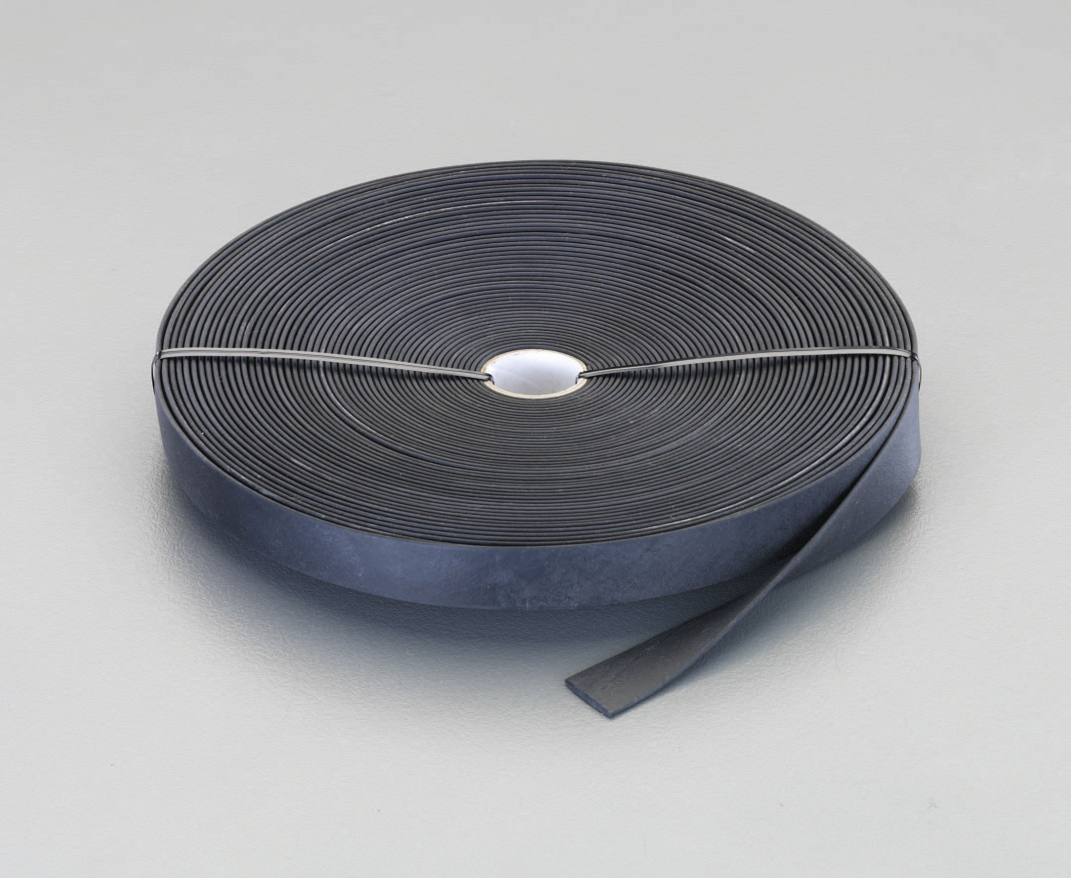 ●材質:合成ゴム●サイズ:20mm(W)×2mm(T)×20m(L)大きな荷物、商品貨物などをしっかりと固定する全天候性ベルトです。000012227353楽天 HD店　