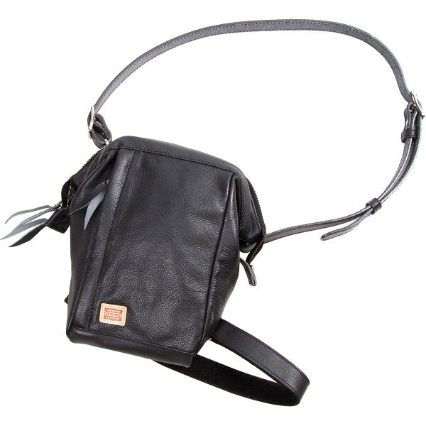 デグナー DEGNER レザー ホルスターバッグカラー:ブラック 素材:牛革サイズ:縦23cm×横22cm×幅7cmウエストベルト対応サイズ 86〜118cm開口部はがま口ジップを採用。ガバッと開くので中も見やすく取り出しやすい。フロントの...