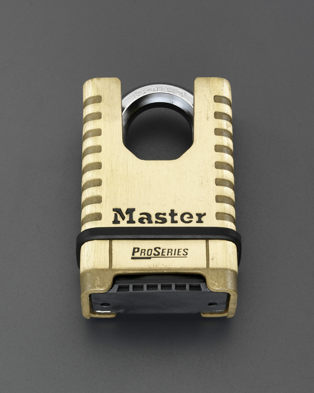 ●材質:本体:真鍮、ツル部:ボロン合金●全長:85mm●幅:57mm●厚み:30mm●ツル対辺:10mm●クリアランス:タテ:28mm、ヨコ:24mm●重量:460g●特長:・ツルは八角形をしています。・優れた耐食性の真鍮ボディ・シャックル...