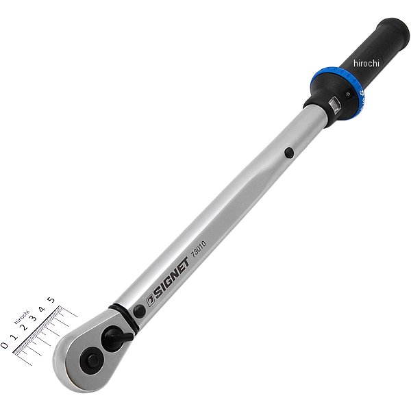 73010 シグネット SIGNET 1/2DR トルクレンチ 20-200NMです。精度：±3%45ギア差込角：1/2”DR測定範囲(Nm)：20-200全長(mm)：500重量(kg)：1.2向かって右にダイヤルを回すとロックが解除され...