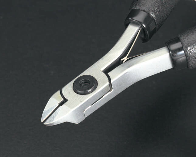 全長：140mm刃硬度：HRC63から65切断刃：セミフラッシュ切断能力(銅線)：0.1から0.9mmオーバルレリーフ000012011866 HD