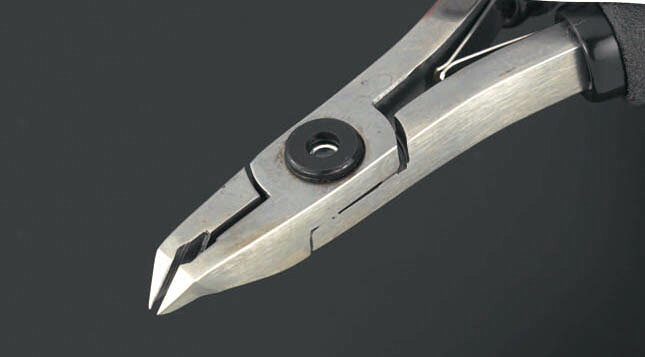 刃硬度：HRC67刃角度：50°刃長：6.1mm切断能力：0.08から0.18mm(スチールワイヤー)切断刃：フラッシュ全長：120mm重量：60gタングステン合金鋼ESD（導電）クッショングリップアングル000012011878 HD