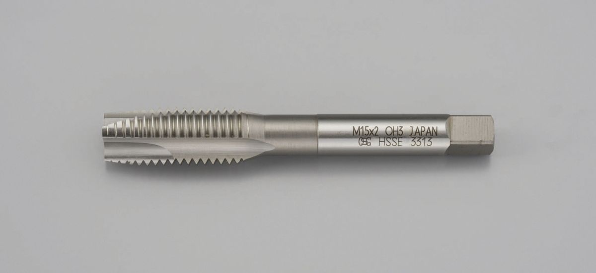 ●材質…高バナジウムハイス(HSSE)●食付…5P●溝数…3●呼び…M10×1.5●全長…75mm●シャンク径…7mm●用途…一般用炭素鋼、合金鋼及び非鉄金属の切り屑がコイル状に連続する被削材に適しています。切り屑を確実に前に押し出すので切...