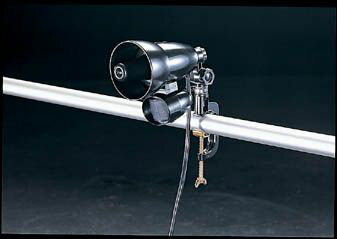 ●電源:AC100V●検知エリア:立体検知(最長部12m)●サイズ:115(W)×289(D)×172(H)mm●電源コード長:5m防雨構造屋内・屋外用プラグ式、バイス取付型録音時間は最大16秒、マイクに向かって話しかけるだけの簡単録音。0...