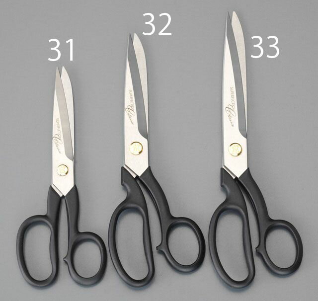 刃材質：ステンレス鋼ハンドル材質：グラスファイバー強化ポリアミド樹脂全長：230mm刃長：110mm最高品質の鋼材に手間をかけ、丹精に仕上た刃スムーズな握りを実現するハンドル厚紙、革などクラフトに、布地の裁断などに最適です。00001204...