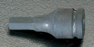 ●差込角…3/8”●全長…52mm●対辺…4mm000012001925 HD　