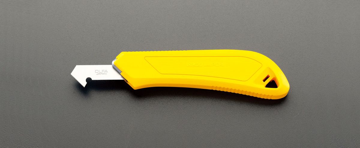 用途：アクリル、塩ビ板などの硬質プラスチック板専用材質：本体：ABS樹脂、刃：SKS-7全長：178.5mm刃幅：13mm刃厚：0.6mm重量：58g本体に替刃を2枚収納可能です。刃は両刃になっており、左右入れ替えて使えます。0000122...