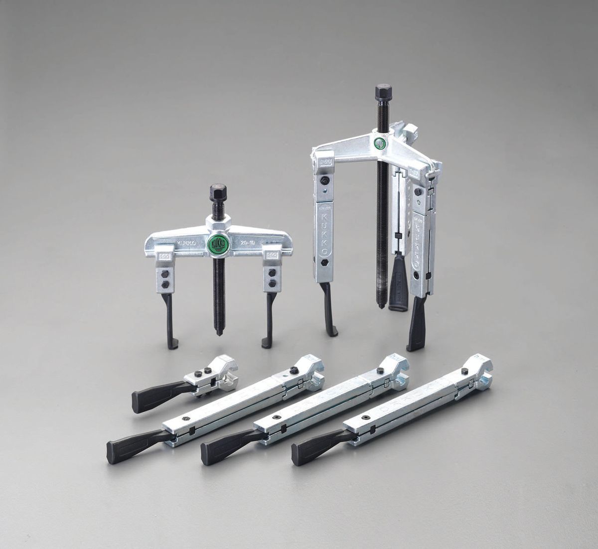 【セット内容】適合径：内掛：120から130mm、外掛：70から180mmアーム長さ：100mm、200mm、250mm、350mm爪の厚み：4.0mm重量：8.40kg材質：ドイツ鋼製ケースサイズ：440（W）X355（D）X155（H）...