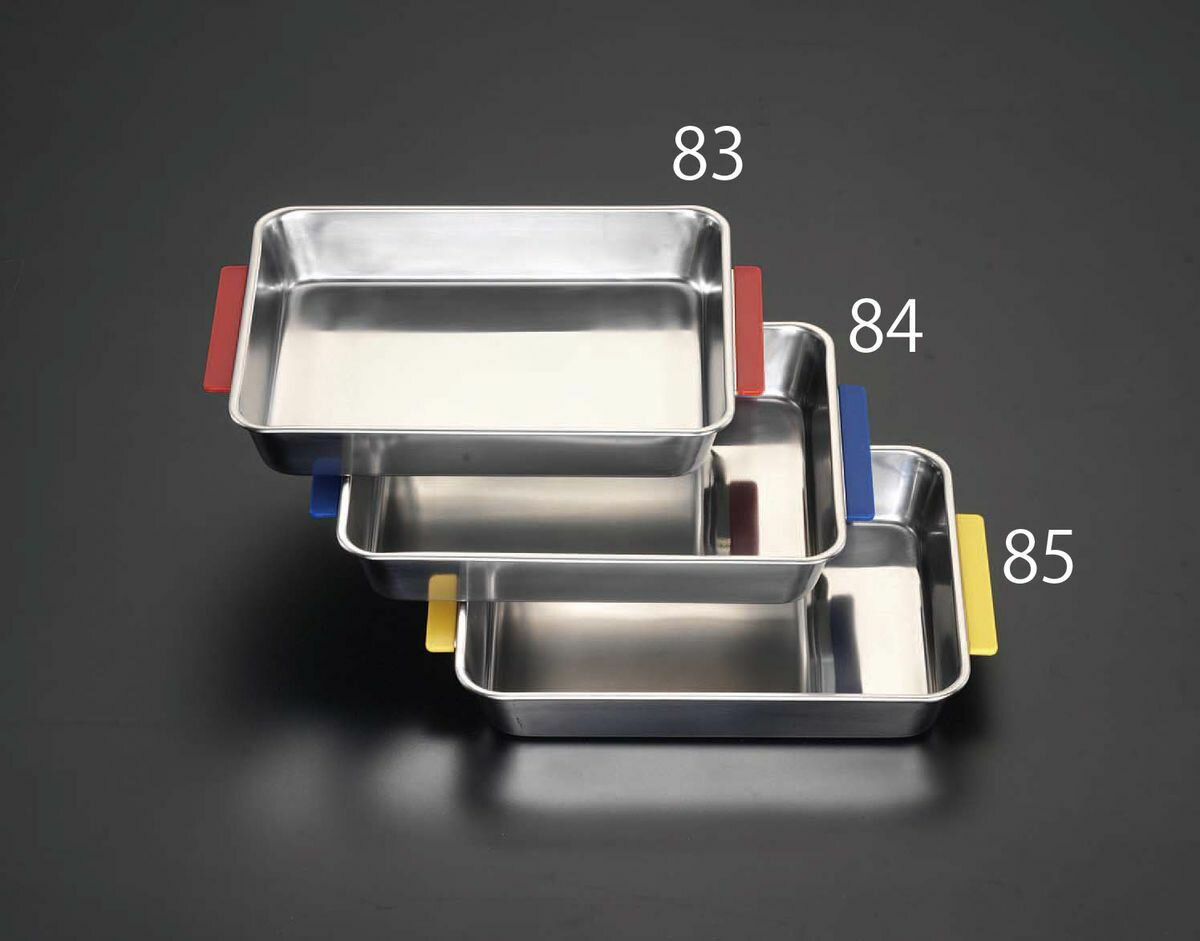材質：トレー部：ステンレス(18-8)、取手部：ポリプロピレン樹脂耐熱温度：120℃耐冷温度：-20℃外寸サイズ：389X264X61(H)mm取手カラー：赤HACCP対応商品取手部が樹脂で持ちやすくなっています。000012085476 HD　
