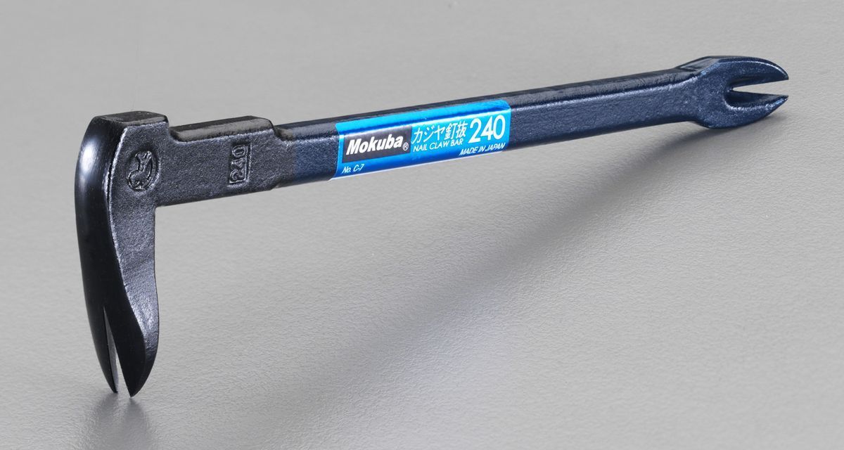 材質：特殊炭素工具鋼全長：200mm重量：220g独自の熱処理加工で高い耐久性を実現。釘抜きのヘッド部をハンマーでたたけば手にひびくことなく頭のとんだ釘や曲がった釘も簡単に抜けます。000012061704 HD　