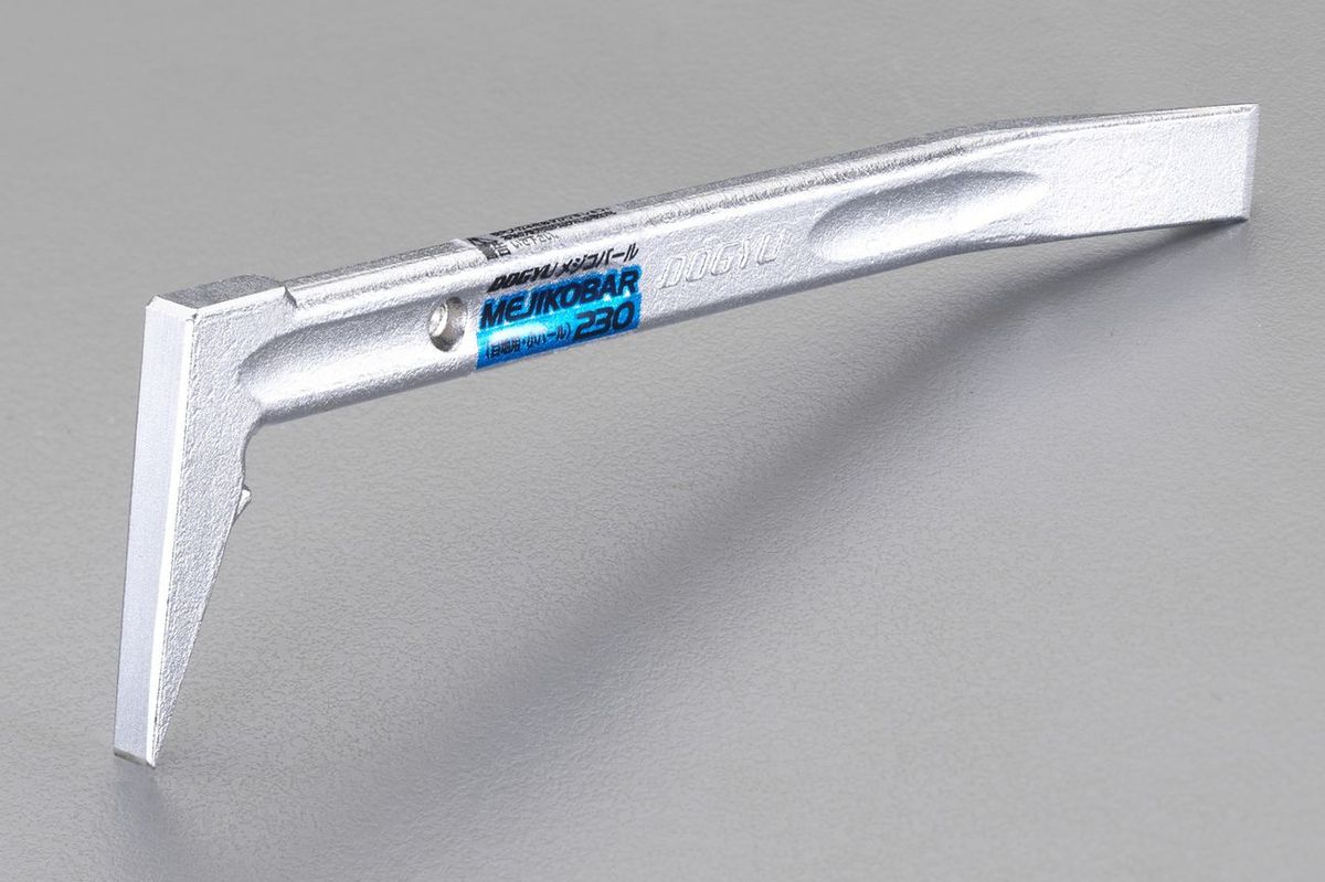 材質：炭素工具鋼全長：310mmヘッド幅：65mm厚み：10mm重量：400g取れにくい目地棒、コーキングの除去作業にお使いください。幅広型なので丈夫です。コンクリートにも入りやすい形状です。000012237446 HD　