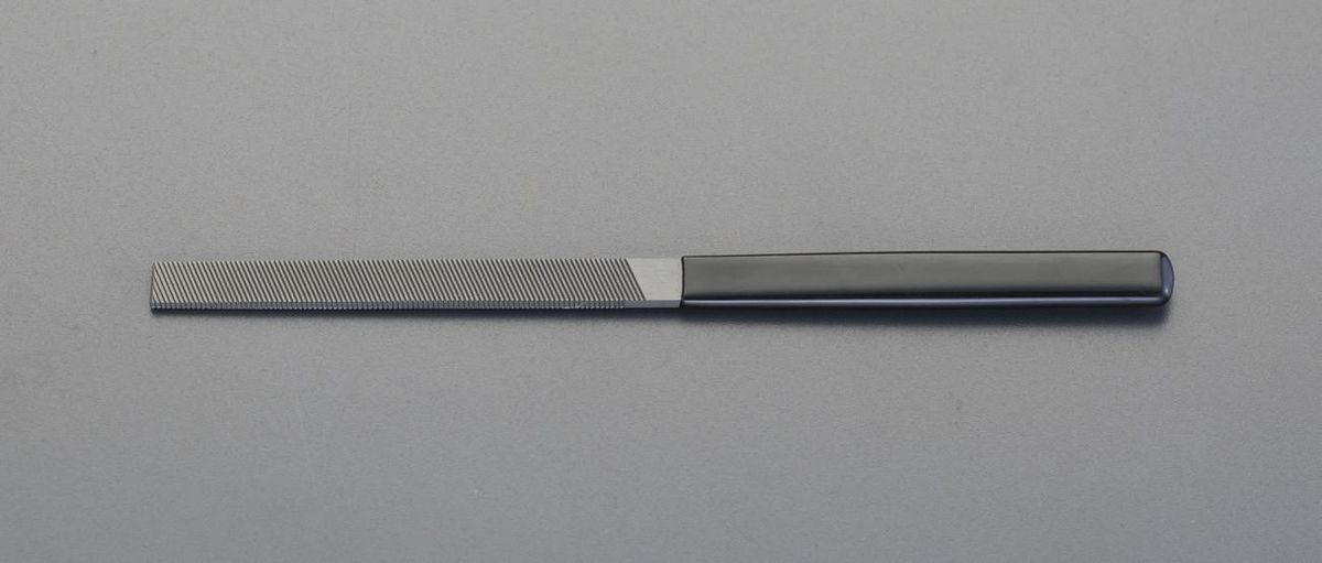 全長：215mm刃長：110mm幅：11mm厚み：3.5mmやすり目：単目材質：合金工具鋼(SKS-8)用途：アルミなどの軟切削材の加工に最適です。000012208743 HD　