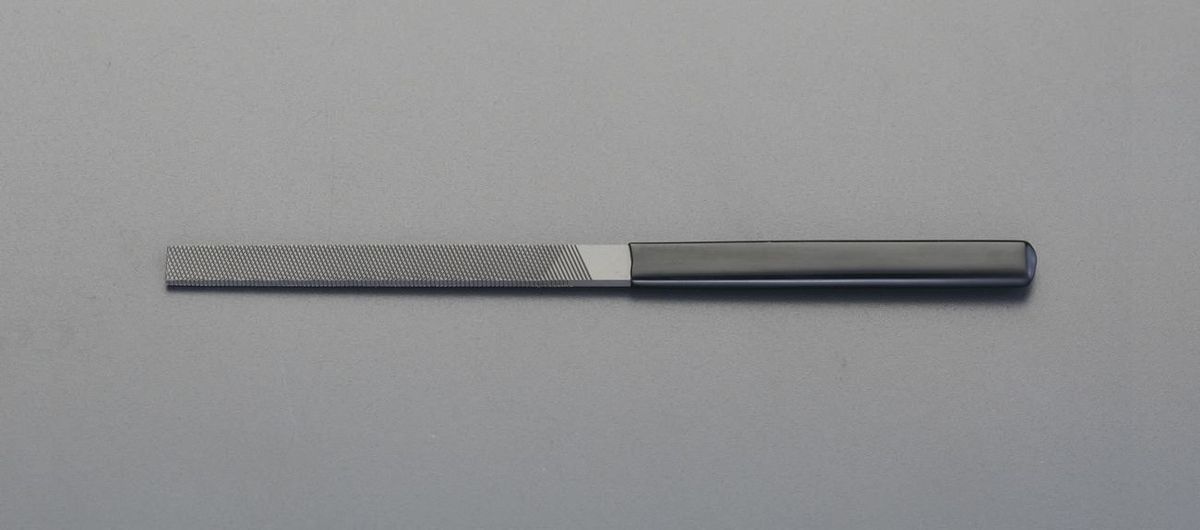 全長：215mm刃長：110mm幅：11mm厚み：3.5mm粗さ：大粗目材質：合金工具鋼(SKS-8)用途：鉄、アルミ、プラスチック等、万能に使用できます。000012208744 HD　