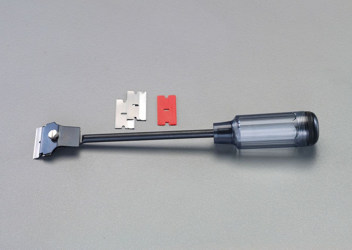 全長：280mm刃幅：40mm材質：本体：スチール、ハンドル：樹脂付属品：スチール刃X3枚、プラスチック刃X1枚(ハンドル内に収納可能)刃が交換式なので長く使えます。ステッカーはがし等に最適な刃形状です。000012208968 HD　