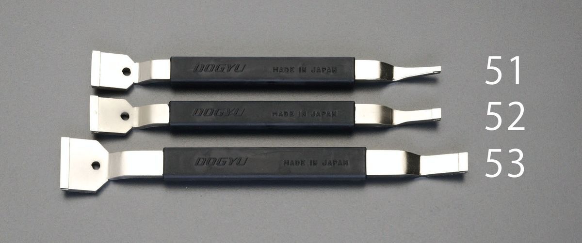 刃材質：炭素工具鋼、超硬合金グリップ材質：エラストマゴム全長：208mm刃幅：6mm、21mm重量：110g腰の硬さ：ロックウェル（HRC)5から10°刃先には高硬度の超硬合金付き2サイズの刃で効率よく作業ができます。グリップ部には押しやす...