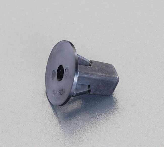 タイプ：グロメット適用：トヨタ、ダイハツ車適合穴径：8.5mm適合板厚：1から2.5mm主な使用箇所：フェンダー代表純正No：90189-06013、90189-06065、90041-89021材質：プラスチック入数：10個押し込んで爪を...