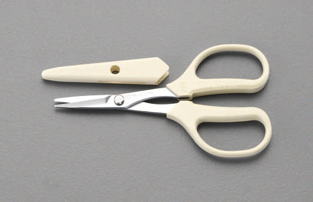刃材質：高炭素刃物鋼、ハードクローム仕上用途：細かい切断作業に最適全長：126mm刃長：30mm重量：25g手が疲れにくいソフトグリップキャップ付コンパクトサイズで切れ味も抜群です。000012073166 HD　