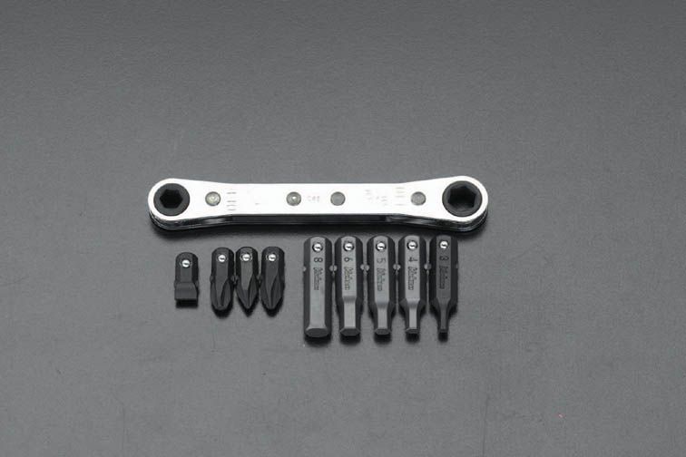 ●(セット内容)…10点●ラチェットスパナ…1/4”hex×5/16”hex●スパナ全長…108mm●(+)ビット…#1・#2・#3●(-)ビット…1.0×7mm●ビット六角シャンク…1/4”●ヘックスビット…3・4・5・6・8mm0000...