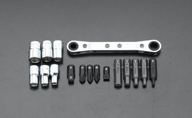 ●(セット内容)…17点●ラチェットスパナ…1/4”hex×5/16”hex●スパナ全長…108mm●ビット六角シャンク…1/4”●(+)ビット…#1・#2・#3●(-)ビット…1.0×7mm●六角ビット…3・4・5・6・8mm(5/16”...