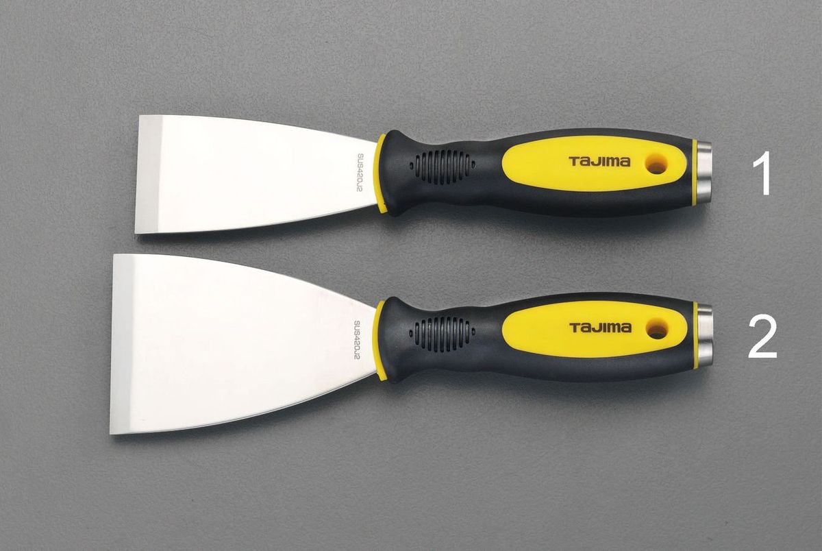 刃材質：ステンレスハンドル材質：エラストマー樹脂腰の強さ：硬全長：235mm刃幅：50mm重量：170gストレートタイプ頑固な汚れ等のはがし、削り作業に最適です。刃は、刃こぼれしにくい高熱焼入れ1.8mm厚ステンレス製。ハンマーヘッド付、グ...