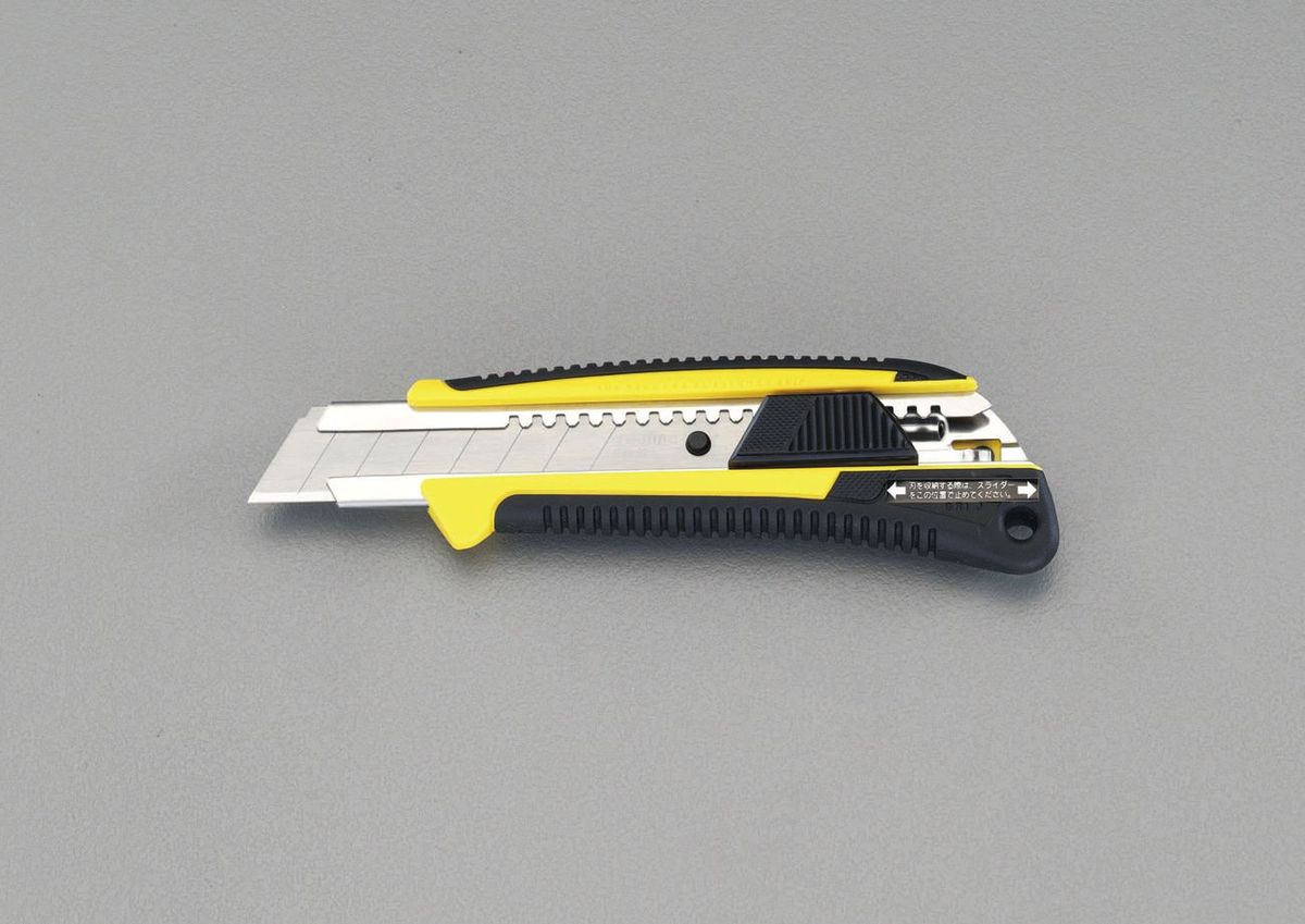 用途：超厚物切断用材質：本体：エラストマー樹脂、刃：SK120様式：オートロック式(ロック力25キロ）全長：155mm刃幅：22mm刃厚：0.65mm重量：100gしっかり握れて滑りにくいエラストマー樹脂グリップ頑丈な0.8mm厚のブレード...