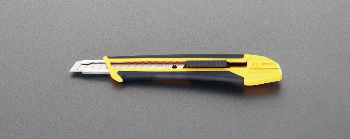 材質：本体：ポリプロピレン、刃：SK-120グリップ：ゴム様式：オートロック式全長：145mm刃幅：9mm刃厚：0.38mm重量：31g滑らず力の掛けやすい形状を追及したラバー付グリップを使用。000012086389 HD　