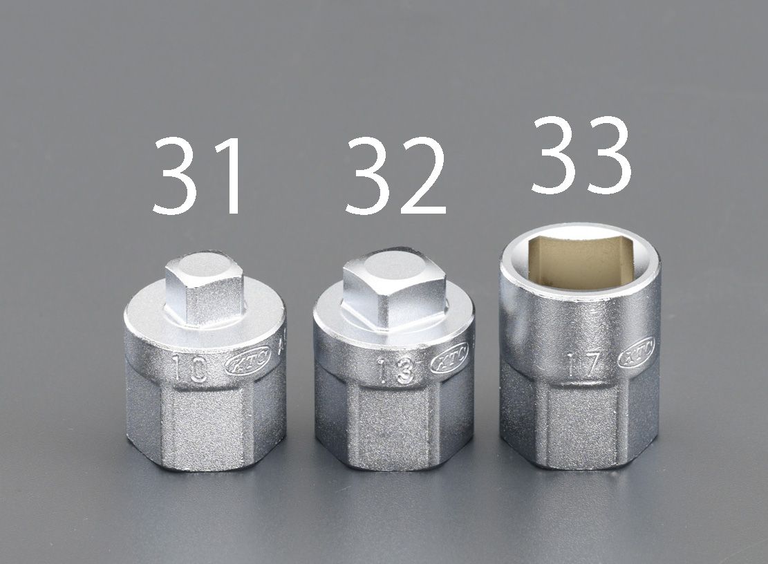 差込角：1/2"対辺：17.3mm適用：主に旧ニッサンFR車マニュアルミッション直径：26.5mm全長：32mm重量：90g日産、スバル車に使用されているミッション、ディファレンシャルのドレン（フィラー）プラグの締付け、締め作業を行う専用工...