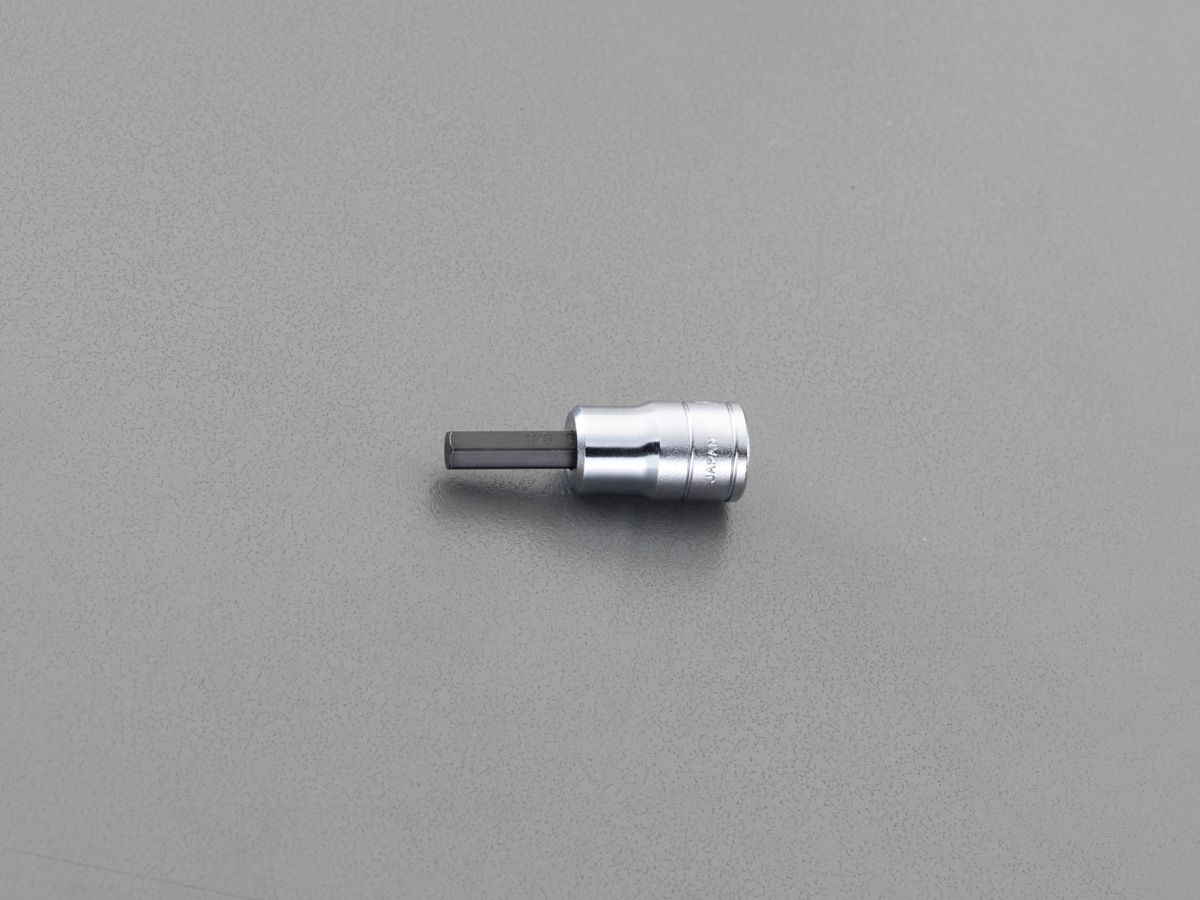 ●差込角…3/8”●サイズ…S：7/16、L1：22mm、L2：54mm、D：22mm●重量…99gパワーフィット形状では、ボルト・ナットとの接触を線から面に変え、応力の集中を防ぐことでボルト、ナットのエッジを傷めにくくし、より確実な締め付...