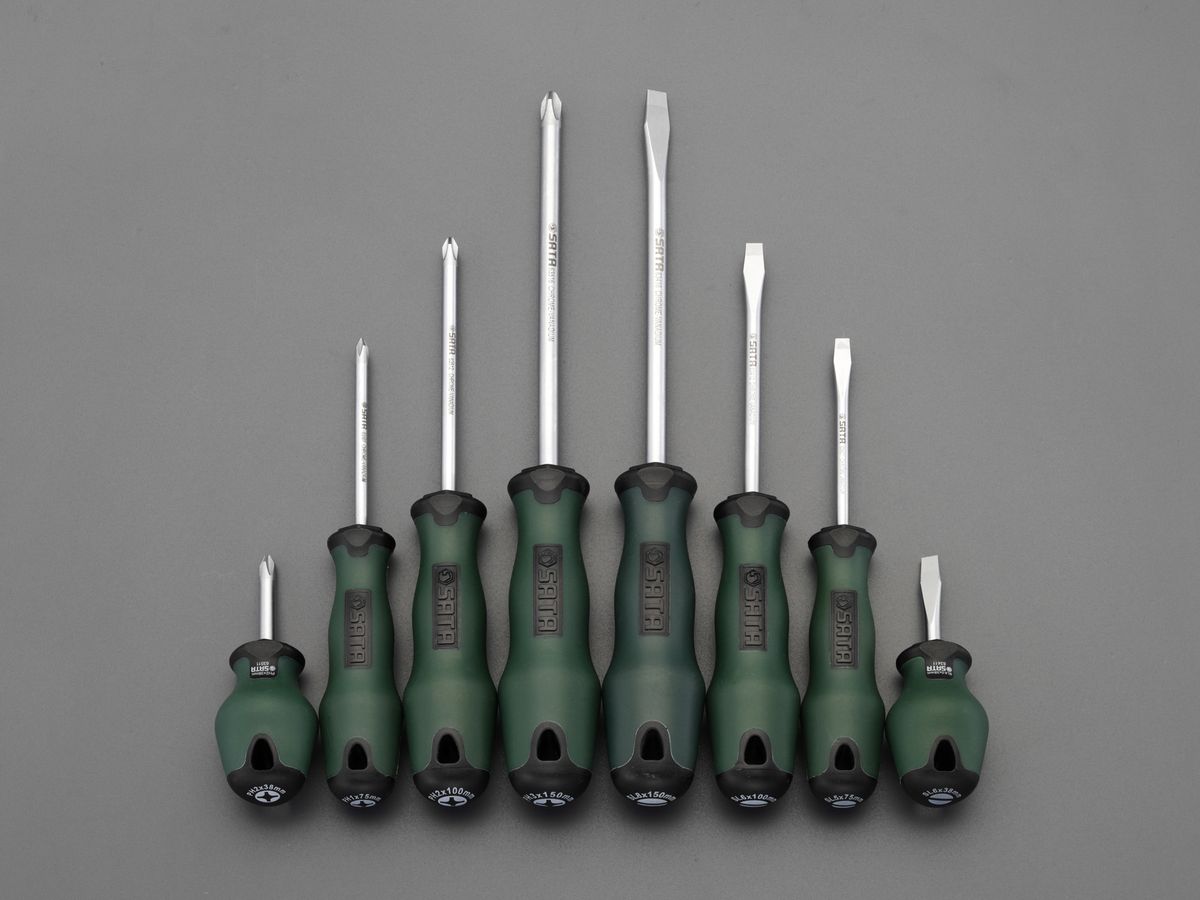 8本組サイズ：(+)ドライバー(先端×軸径)：＃1×5mm：(軸長)：75mm　＃2×6mm：(軸長)：100mm　＃3×8mm：(軸長)：150mm ＃2×6mm：(軸長)：38mm (-)ドライバー(刀幅×刀厚)：5.0×0.9mm：（...