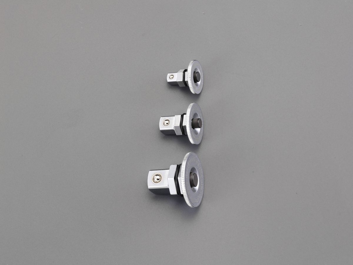 ●(六角対辺)…19mm●(差込角)…1/2”●全長(mm)…29.3ギアレンチ類に差し込む事で、ラチェットハンドルの様に使用する事が出来ます。ワンタッチでソケットを取外し可能です。対面サイズが異なるタイプのギアレンチには使用できません00...