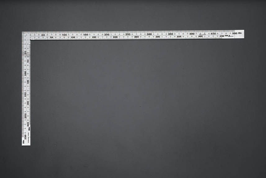 ●長さの許容値…±0.2mm●測定目盛…(外メモリ)300×150mm(内メモリ)250×100mm厚手幅広建築鉄工用表裏mm単位表示JIS規格品(EA720WA-50のみ)ステンレス製(SUS410)8段目盛(8つの面全てに目盛付)000...