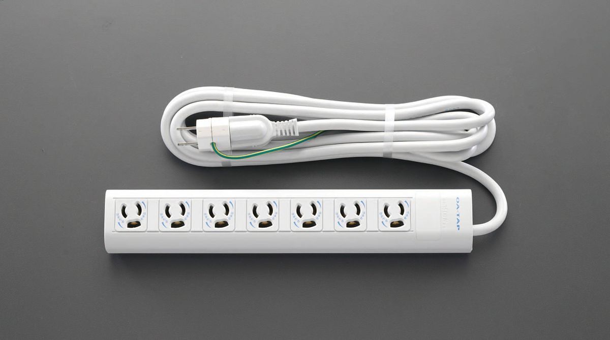 ●定格:15A・125V(1，500Wまで)●プラグ:2P接地(2P変換アダプター付)●サイズ:50×295×31mm●コード長:5m抜け止め機構付マグネット付コンセント7個(接地2P)最大サージ電圧12，500Vを制限電圧400Vに抑える...