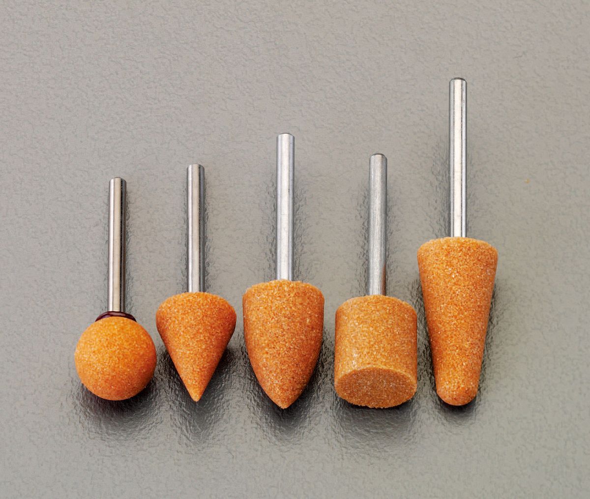 ●(セット内容)…5本組セット形状：直径×高さ（粒度）球形：φ13mm (＃60)三角：13×16mm (＃80)砲弾形：13×19mm (＃60)ストレート：13×13mm (＃60)傘形：13×25mm (＃60)×各1本、プラスチック...