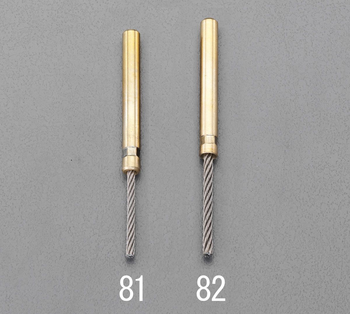 ●材質…ステンレスロープ ●最大回転数…1200rpm ●軸径…6mm ●全長…80mm ●外径…2.5mm●高さ…30mm 穴口元エッジ、穴底面、交差穴のバリ取り、面取りに最適なブラシです。000012240981楽天 HD店