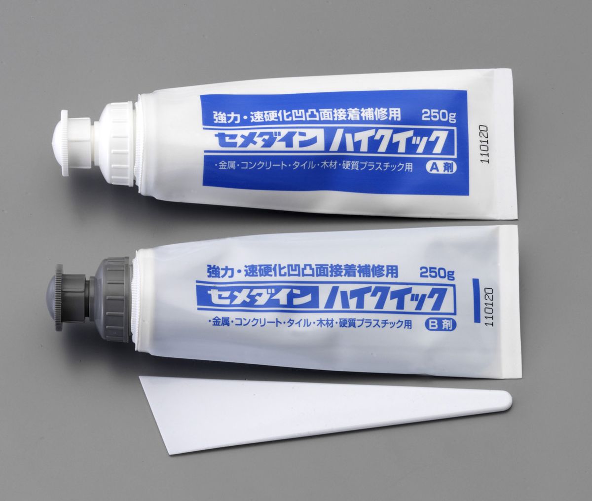 ●内容量:500g(本剤:250g、硬化剤:250g)●成分:エポキシ樹脂●カラー:主剤:白、硬化剤:グレー●用途:金属、コンクリート、タイル、木材、硬化プラスチック、凸凹面の接着補修用●特徴:垂直面でもたれにくく、充填性に優れたペーストタ...