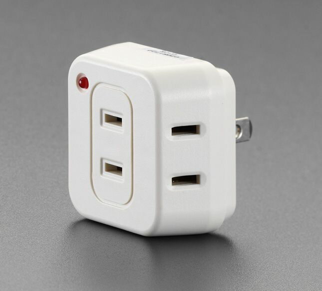 ●定格:15A・125V(1500W)●コンセント:3個●サイズ:46×44×26mm●雷サージ機能:最大サージ電圧4500V、制限電圧330V絶縁防止カバー(トラッキング火災防止)000012091056 HD　