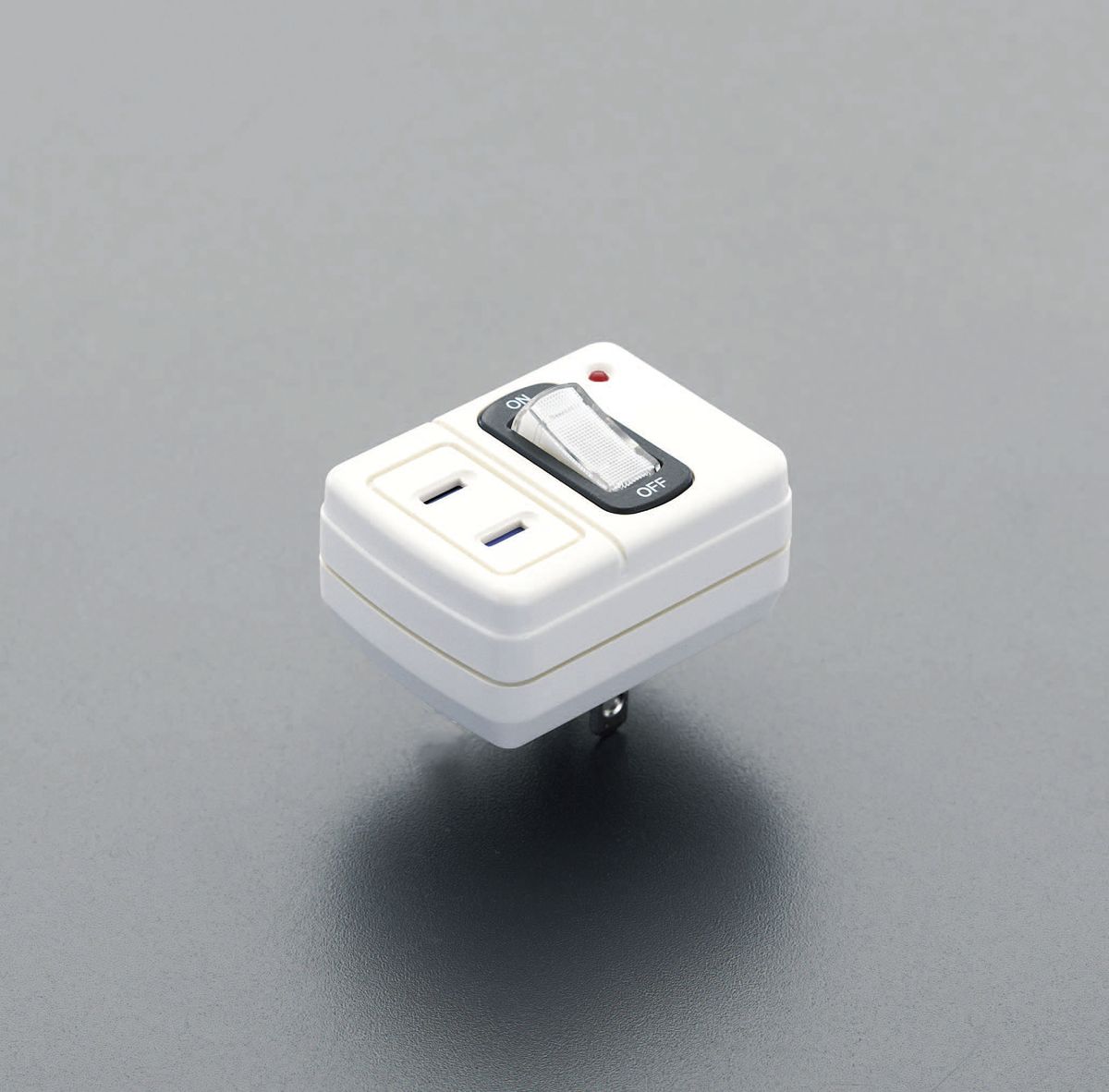 ●定格:15A・125V(1500W)●コンセント:1個●中間スイッチ:1個●サイズ:42×50×55mm●雷サージ機能:最大サージ電圧:6000V、制限電圧:650V(本体内蔵)絶縁カバー付プラグコードを抜かずに電源をON/OFFでき、節...