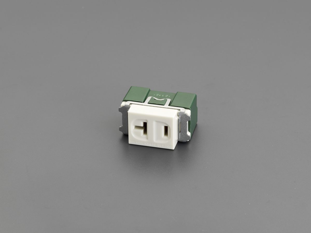 ●定格容量:20A 125V●差込み口:1個●サイズ:44×22.7×33(D)mm●適用電線:φ2、2.6mmCu単線専用送り端子なし フルカラー1個用プレート適合15A/20A兼用タイプ速結式ねじなし端子式000012257996 HD　
