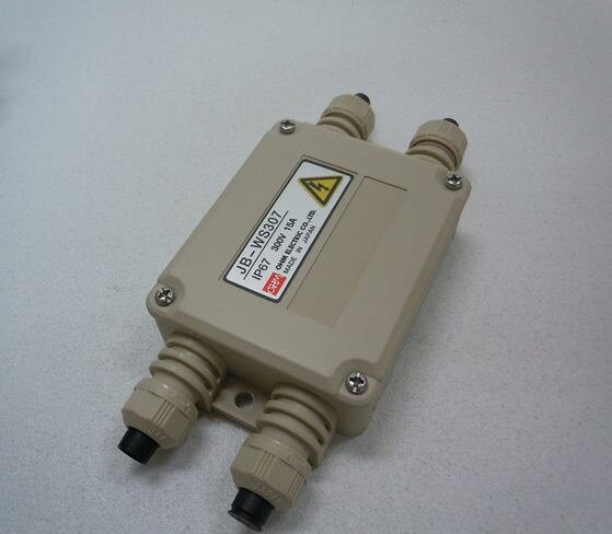●極数:7P●色:ベージュ●定格容量:15A・300V●サイズ(W×D×H):144×65×42mm保護構造IP67適合000012216957 HD　