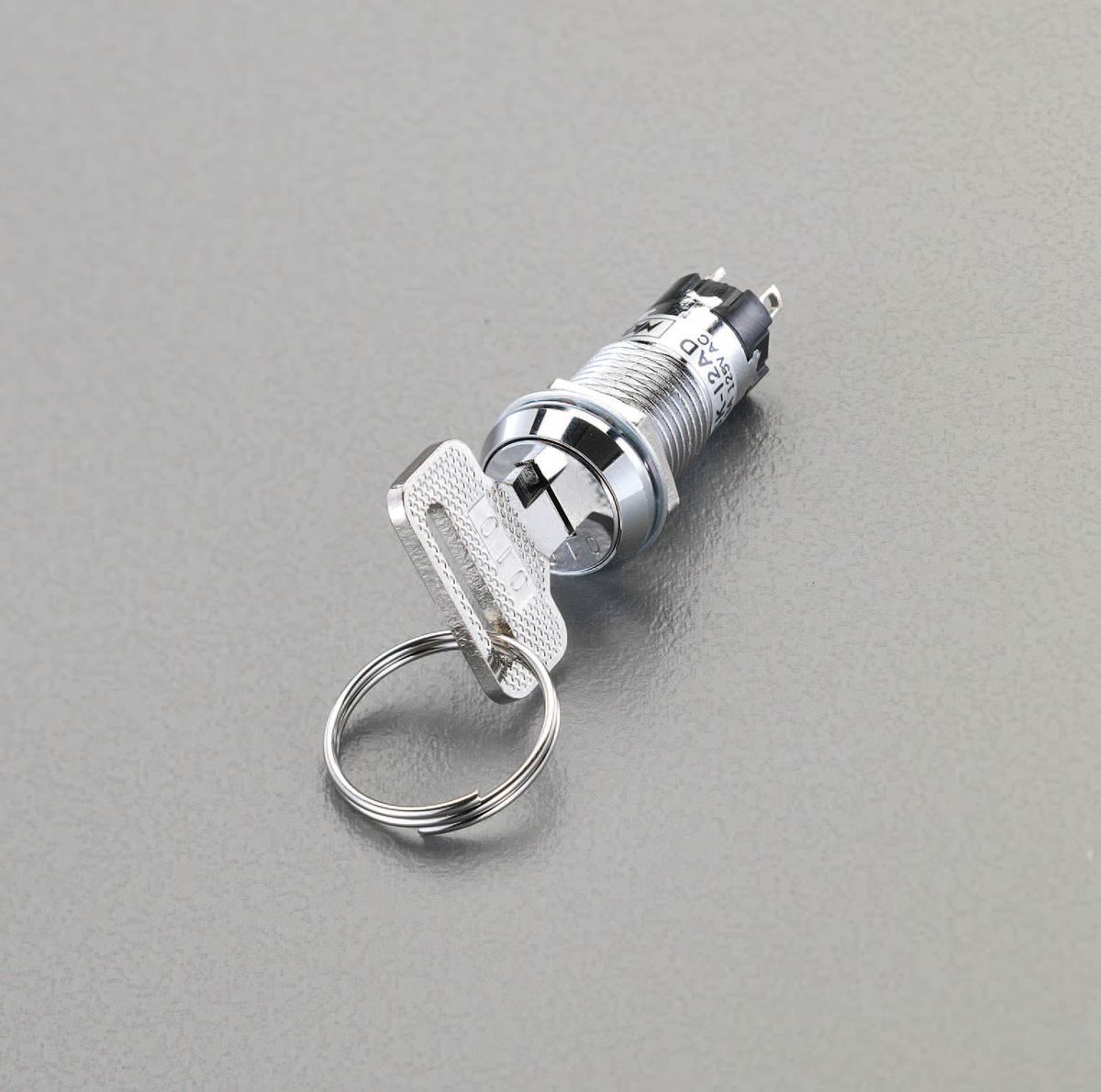 ●極数:単極双投●電流容量:3A・125V●スイッチ特性:ON-OFF-ON●鍵抜差位置:中央のみ●ノッチ数:3(45°)パネルカットφ12mm用000012201971楽天 HD店