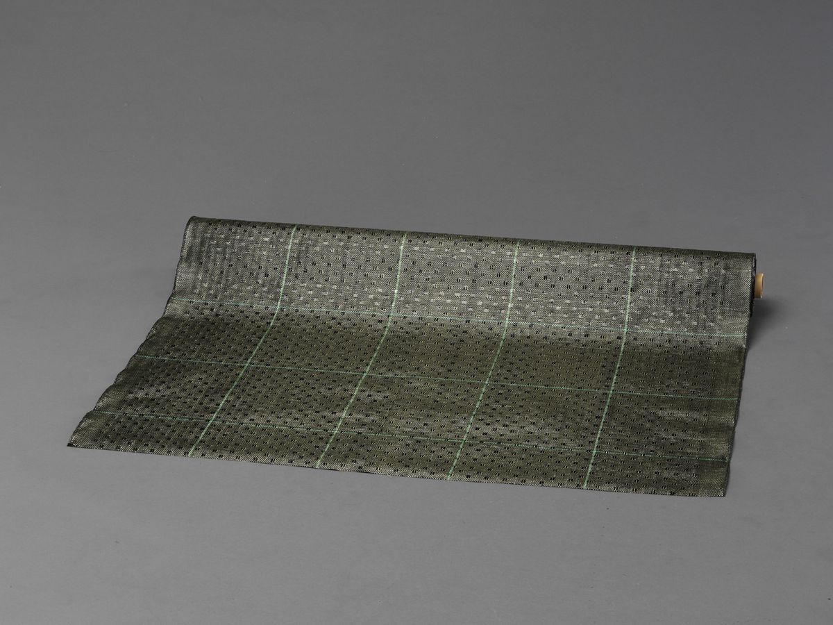 ・サイズ:1×20m・重量:3050g・厚み:約0.5mm・材質:ポリオレフィン樹脂雑草の生育防止に遮光率約99.7％で防草効果が高い。滑り止め加工を施した強力防草シート、お庭にマッチングしたモスグリーン色が人気。固定するには、別売のシート...