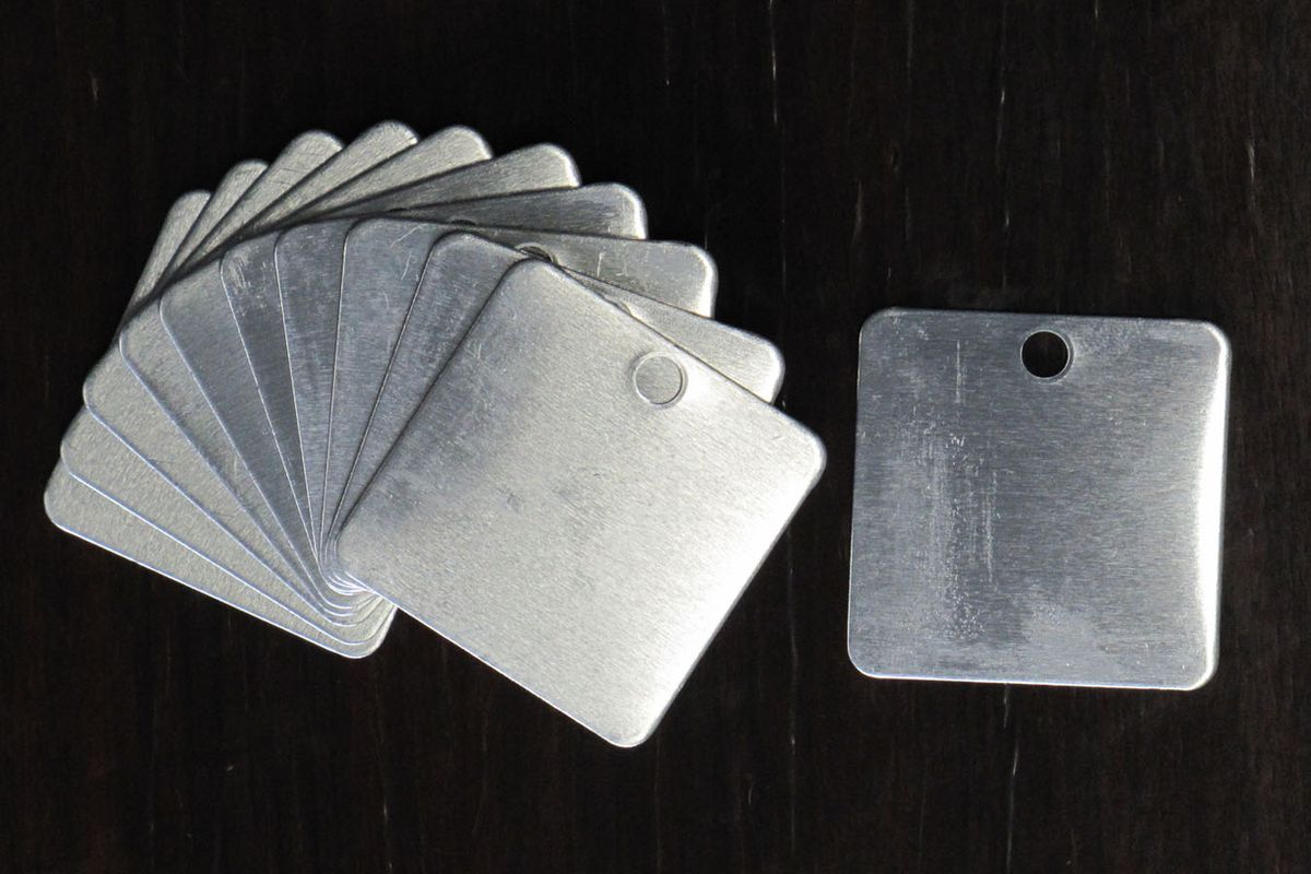 ●材質:アルミ●厚さ:1mm●サイズ:32×32mm●穴径:4.8mm●総重量:28g（包装資材込）入数は10枚入です。000012003643楽天 HD店　