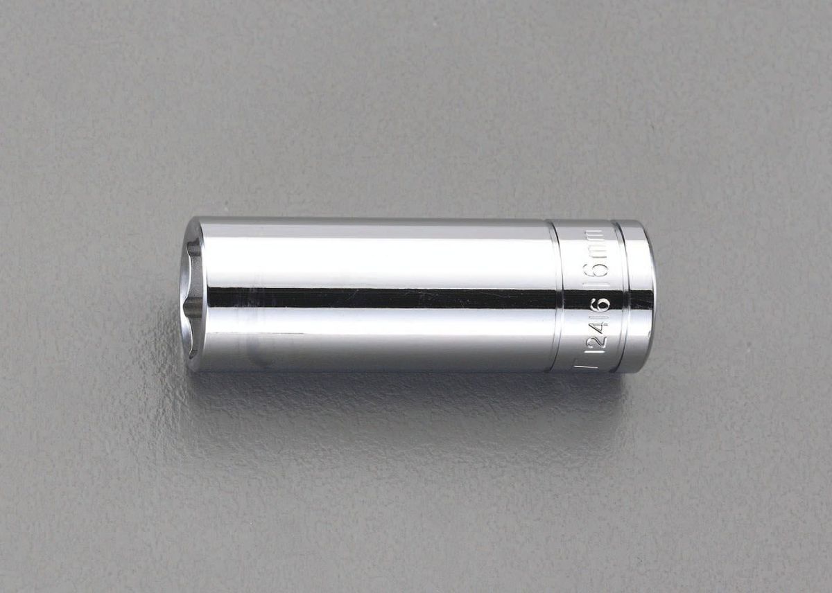 ●サイズ…18mm●全長…64mm●差込角…3/8”●ソケット先端部外径…24mm●ソケット差込部外径…24mm●ソケット深さ…30mmミラー仕上げボルトの貫通したナットや、奥まった所での作業に最適です。ボルト・ナットを傷めにくい面接触タイ...