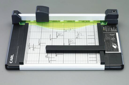 ●裁断枚数:A4/40枚●裁断幅:310mm(A4判)●サイズ:360(W)×490(D)×80(H)mm紙押さえ板の端が光るので、正確に用紙を裁断できます。000012203557 HD　
