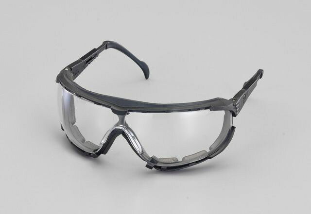 ●材質:ポリカーボネートレンズ●レンズカラー:クリアー●めがねサイズ:A:120mm、B:130mm、C:80mm、D:40×85mmハードレンズ99.9％UVカット　フォームラバーパット付曇り止めレンズ通気孔付付属のヘッドストラップと取り...