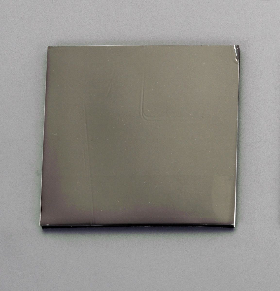 ●材質:スチレン系ポリマー●耐荷重:約100kg(1枚あたり)●サイズ:100×100×5mm●適応温度:-20-60°C●入数:1枚●用途:多用途タイプ塩ビ製品、クッションフロア、ジュータン、カーペット等には使用できません。震度7相当にも...