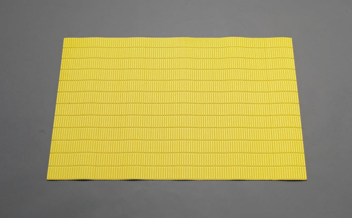 ●サイズ:600×900mm●厚み:5mm●重量:380g●材質:EVA樹脂細かいピッチで複雑な形状にフィットし、衝撃吸収材として最適縦横カット可能複雑な形状の柱、配管の保護材両面テープ(EA983FE-60T)を使えば、しっかりと貼り付け...