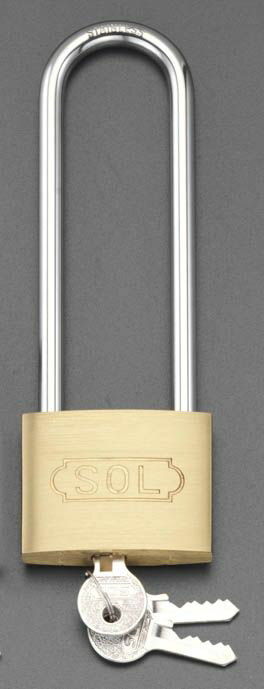 ●材質:本体:真鍮、ツル:ステンレス●幅(mm):40●ツル径(mm):6.3●クリアランス(mm):タテ:70.5、ヨコ:20.5鍵3本付鍵の種類が限定されていますので、複数使われる場合は同一キーが混ざることがあります。000012044...