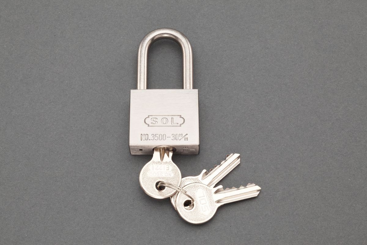 ●材質:本体・ツル:SUS304、シリンダー:真鍮●幅(mm):32●ツル径(mm):5.5●クリアランス(mm):タテ:30、ヨコ:16.1同一キー鍵3本付000012266750 HD　